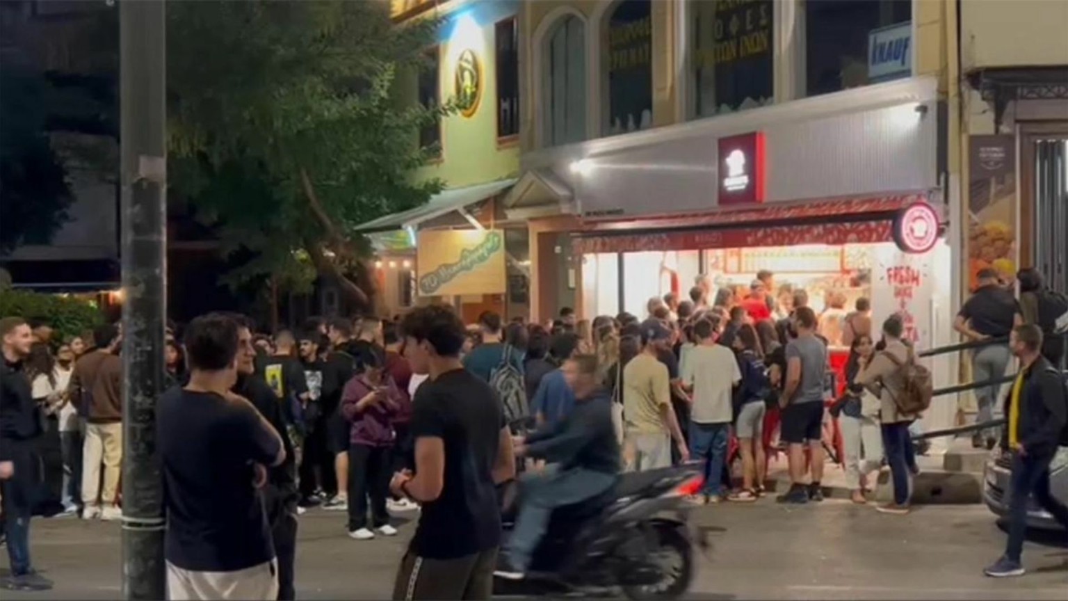 Πλημμυρισμένη η Πανόρμου από εκατοντάδες… «μακαρονάδες» μέχρι αργά τα ...
