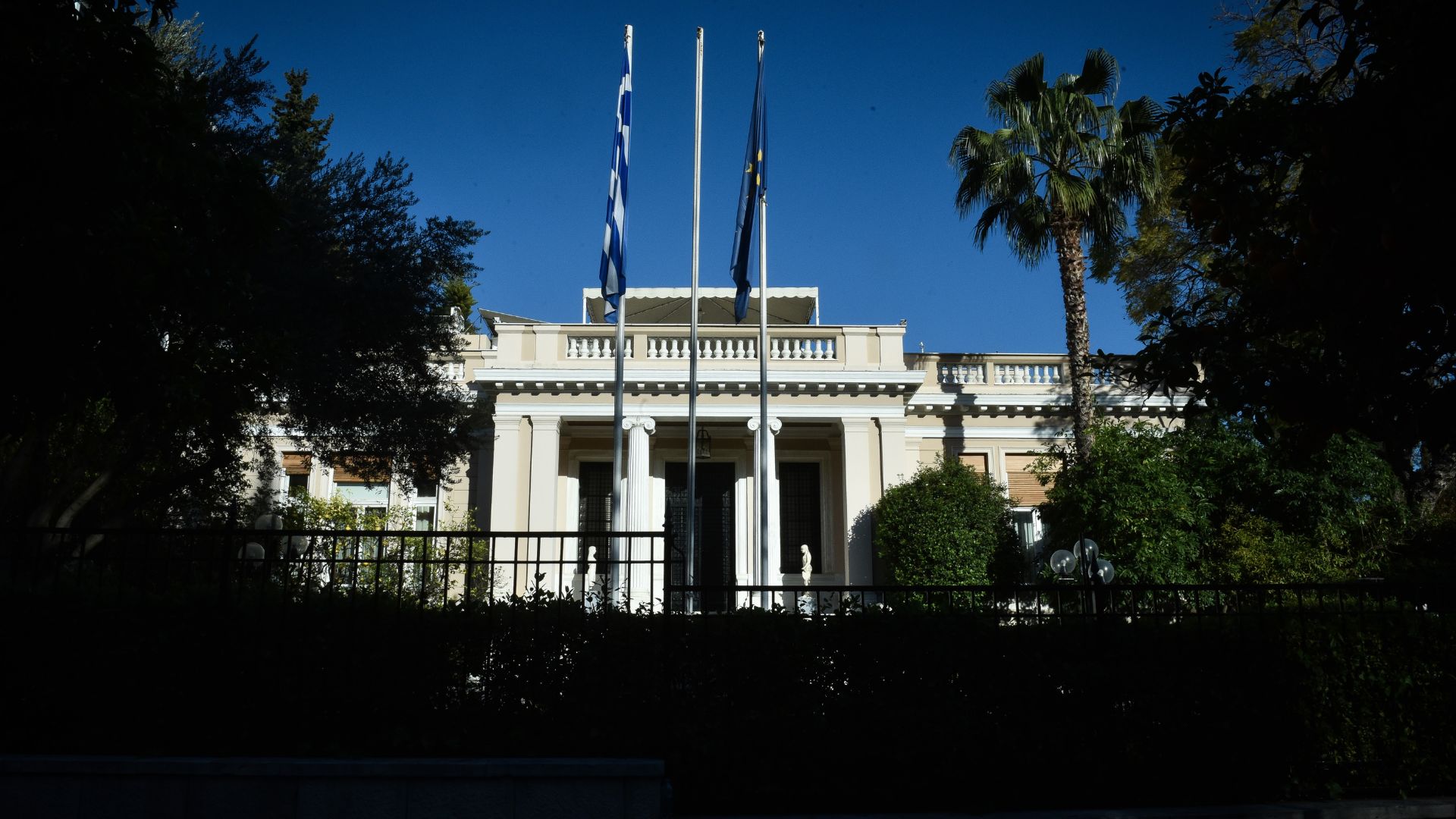 «Γαλάζιοι» σε Μαξίμου: Λάθος να λέμε ότι το ΠΑΣΟΚ είναι «πράσινος ...