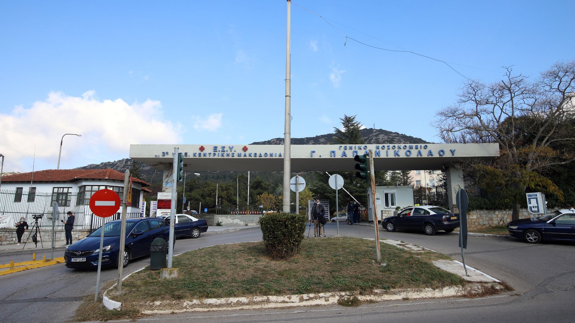 Καταρρέει το ΕΣΥ: Έκλεισε ΜΕΘ στο «Παπανικολάου» λόγω έλλειψης ...