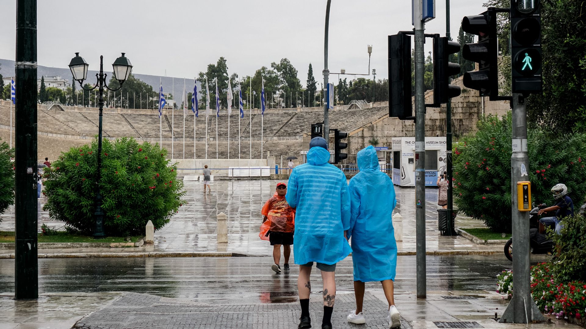 Καιρός: Βροχές και καταιγίδες μέχρι το πρωί της Πέμπτης ...