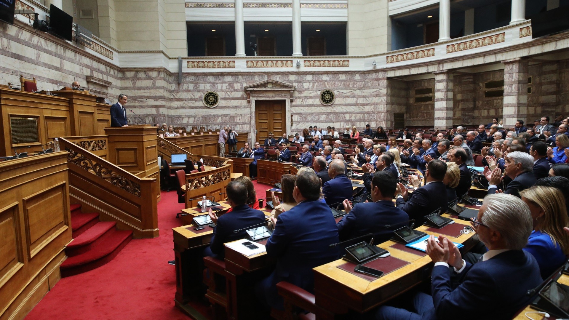 Γάμος ομοφύλων ζευγαριών: Έρχεται στη Βουλή πριν τα Χριστούγεννα – Στον ...