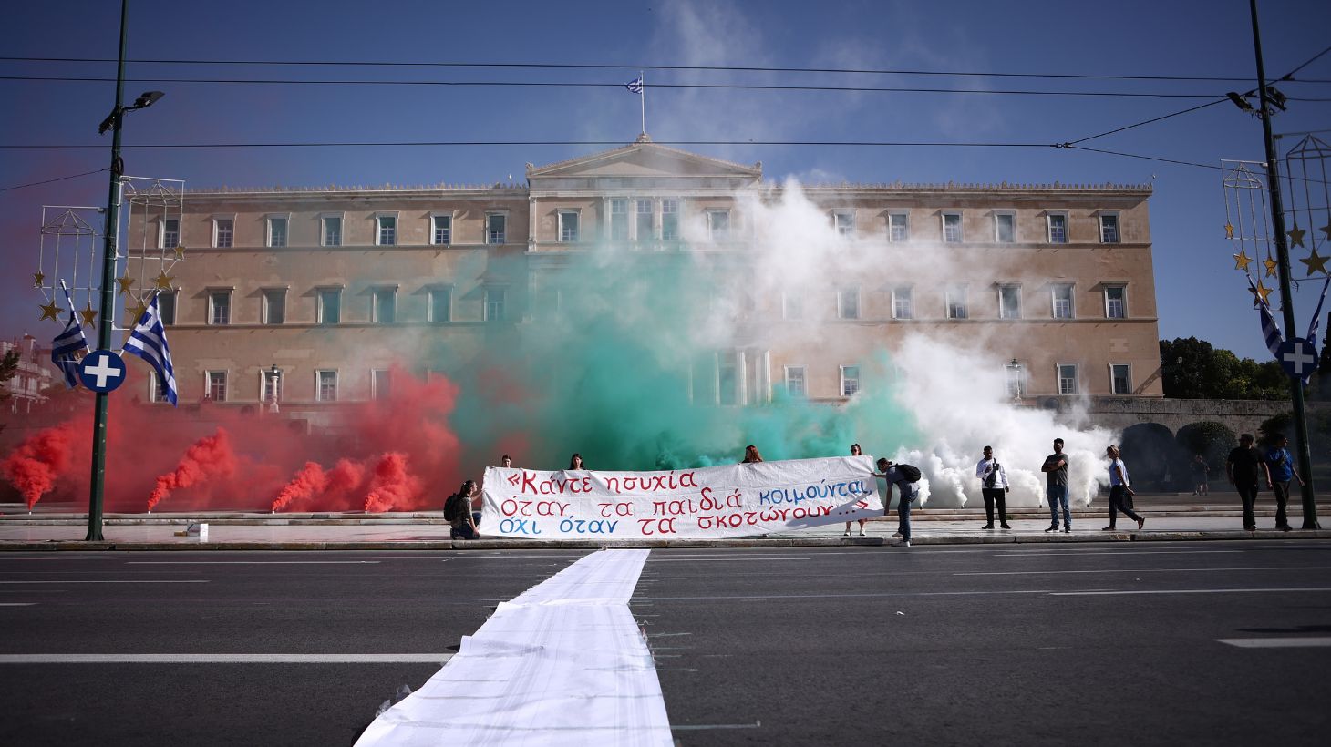 ΕΛ.ΑΣ.: Προσήχθη ο 22χρονος που ύψωσε την παλαιστινιακή σημαία στο ...