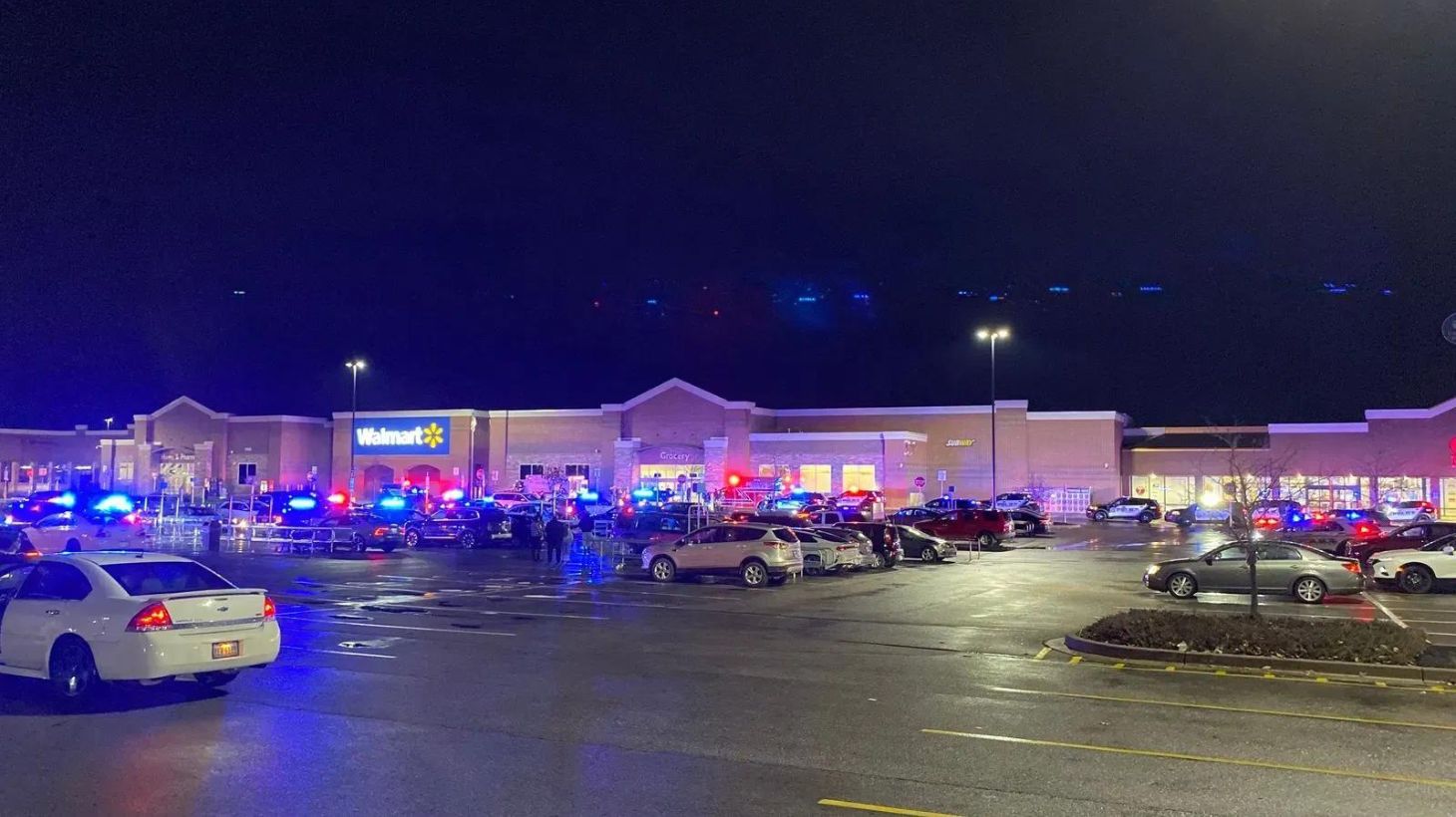 Οχάιο: Πυροβολισμοί σε κατάστημα Walmart – Τρεις τραυματίες ...