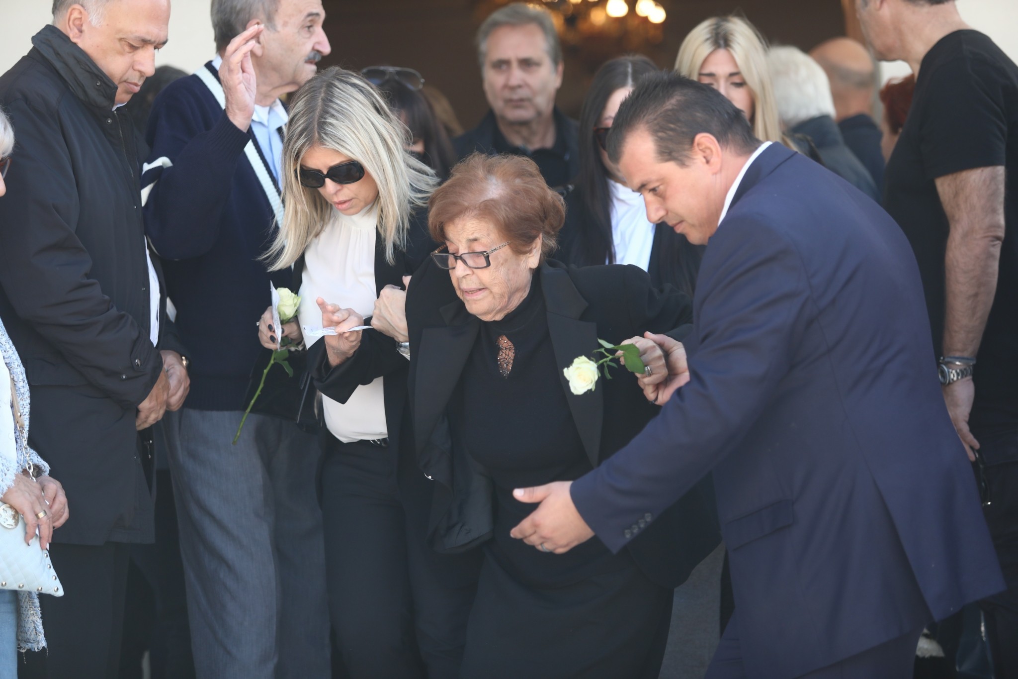 Κάτια Νικολαΐδου: Βουβός θρήνος στην κηδεία της (Video/Photos ...
