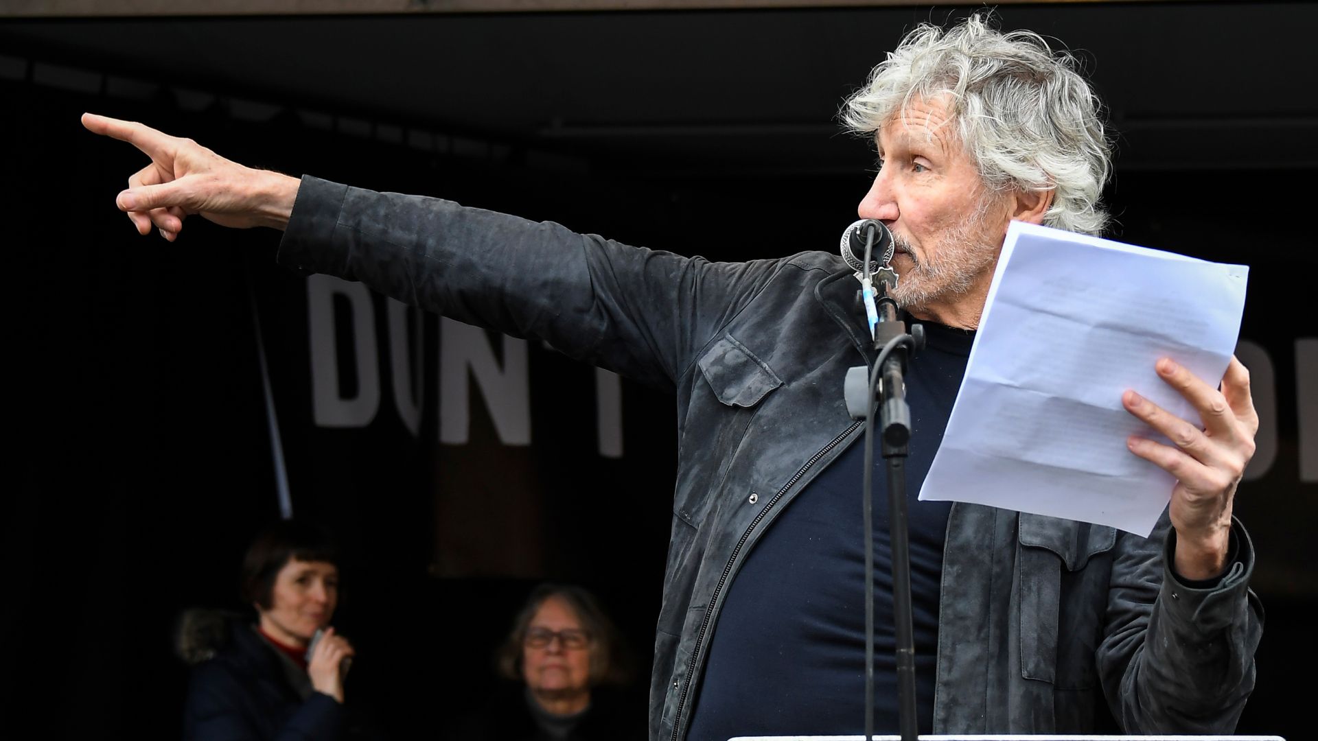 Ο Ρότζερ Γουότερς των Pink Floyd τα χώνει στον Bono για τη Γάζα: «Είναι ...