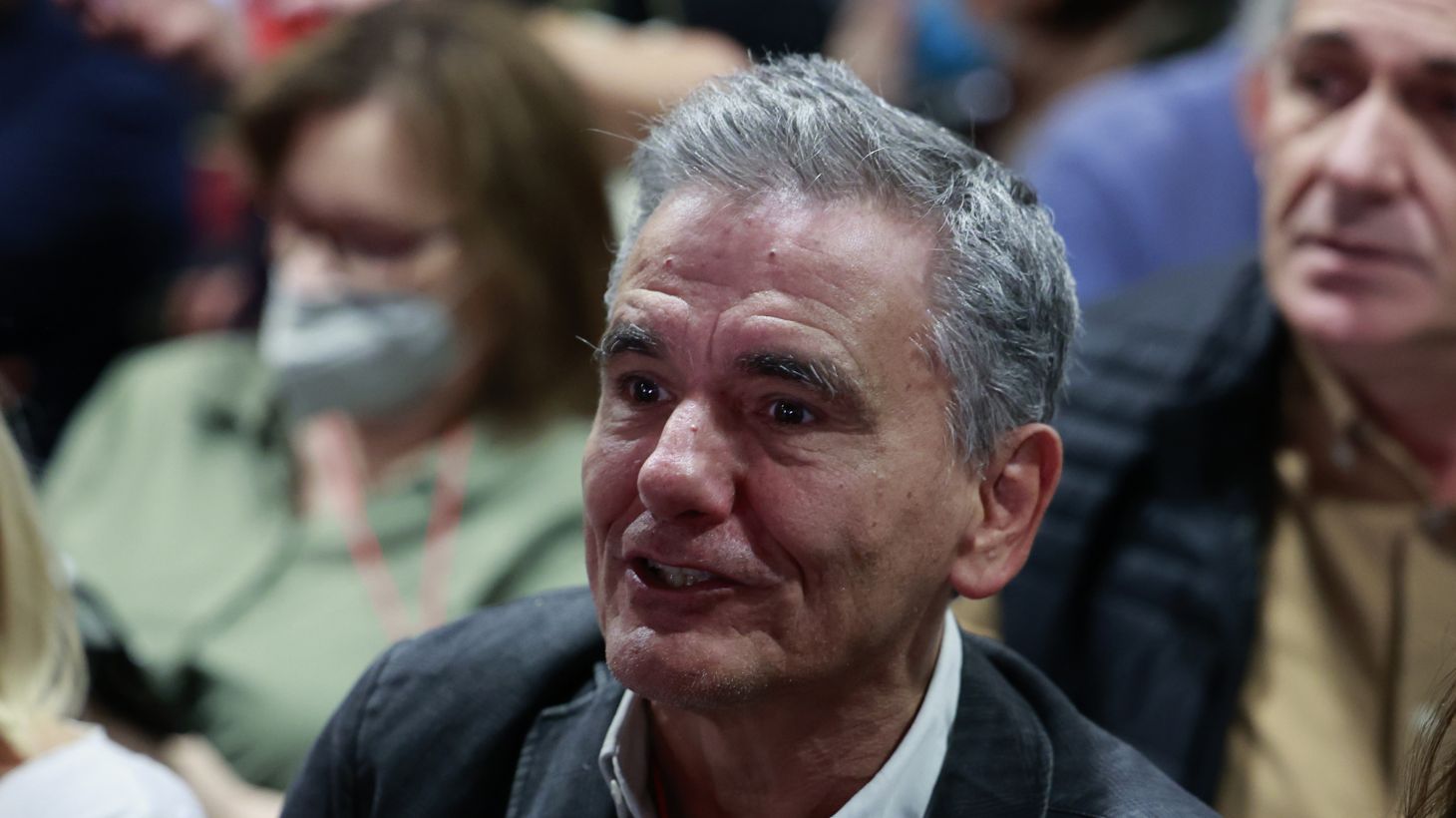 Όταν ο Τσακαλώτος ήταν υπέρ του να παραδίδει ο βουλευτής την έδρα στο ...