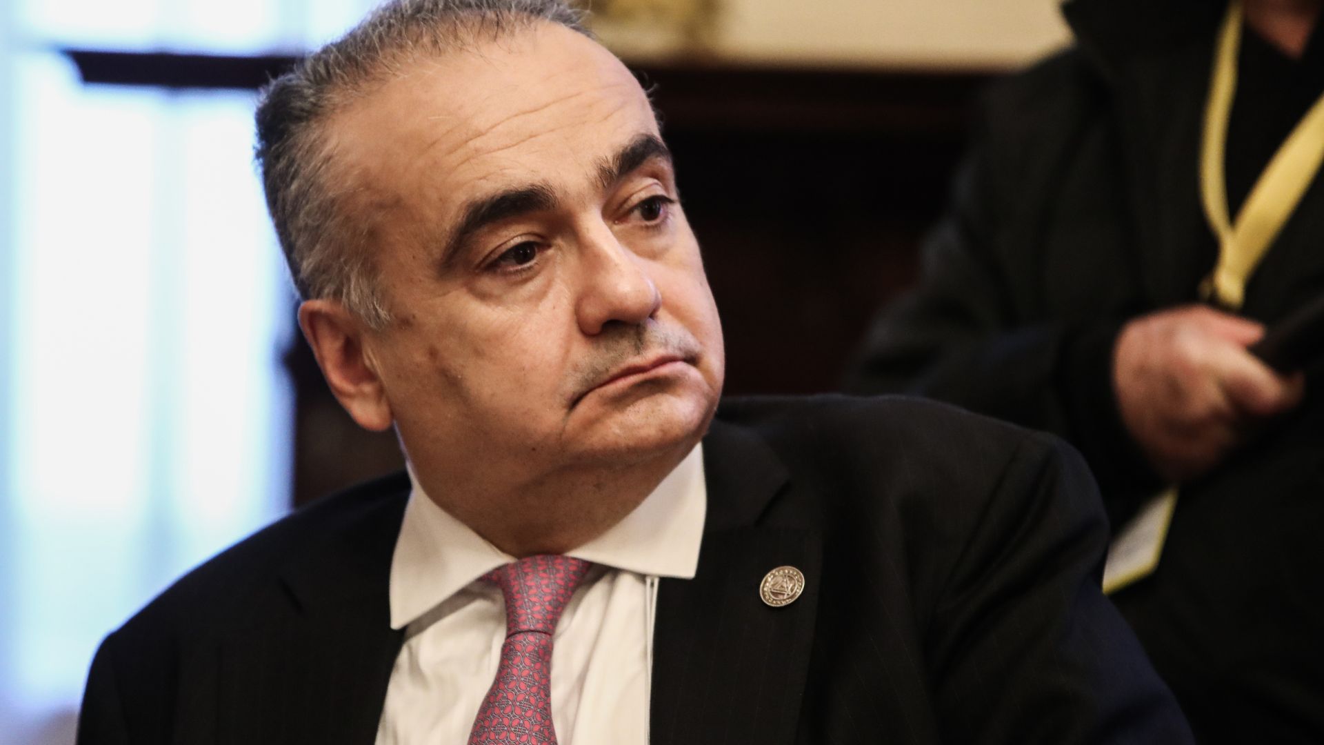 Βερβεσός: Ο Χατζηδάκης δεν ξέρει πού είναι τα δικαστήρια – Δεν ξέρει ...