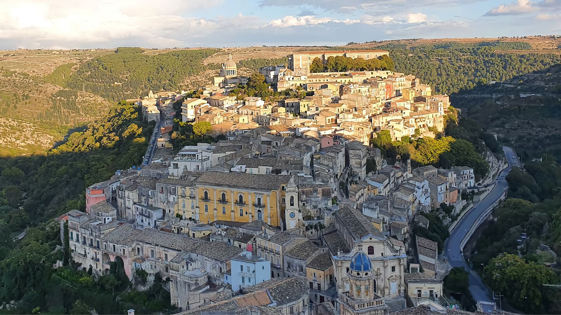 Ταξίδι στη Vigata, την φανταστική σικελική πόλη του επιθεωρητή ...