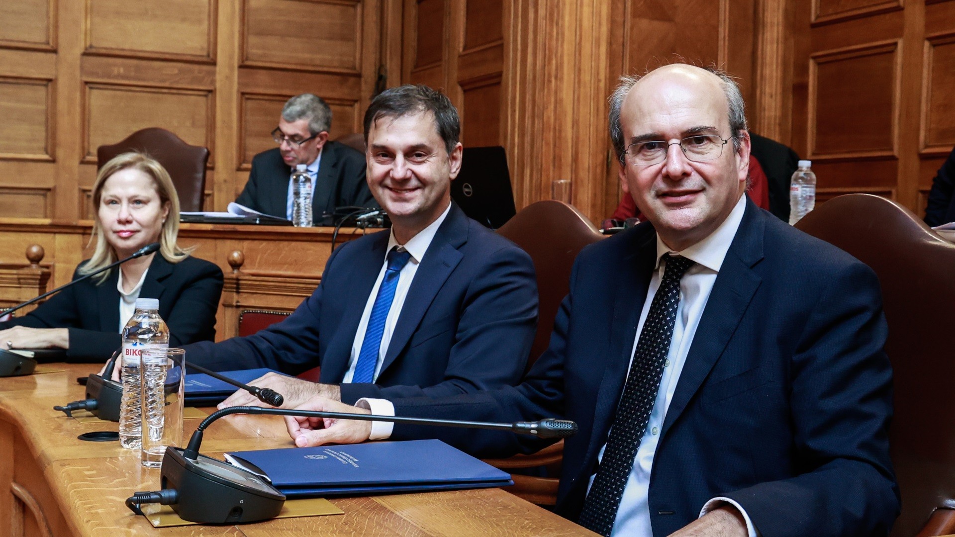 Πυρ ομαδόν από την αντιπολίτευση για το φορολογικό νομοσχέδιο ...