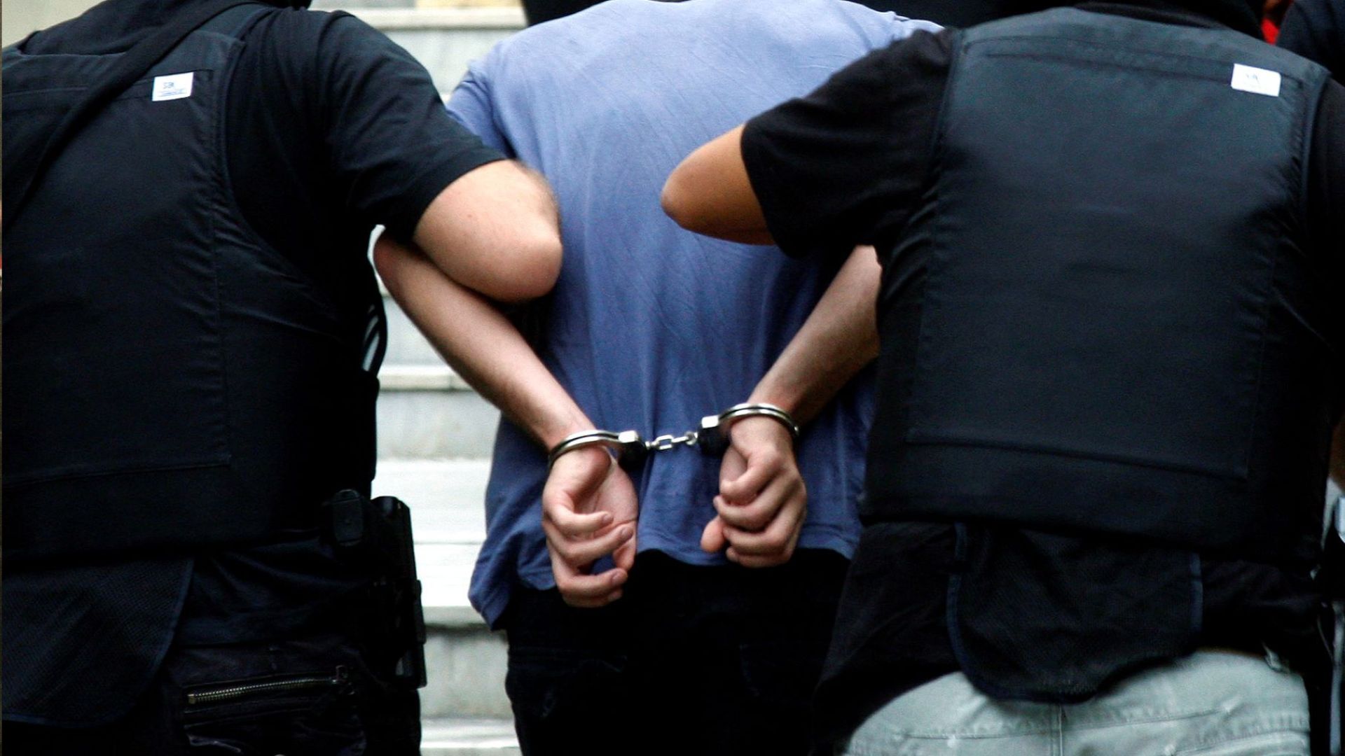 Χειροπέδες σε 45χρονο στη Θεσσαλονίκη – Κατηγορείται ότι παρενόχλησε ...