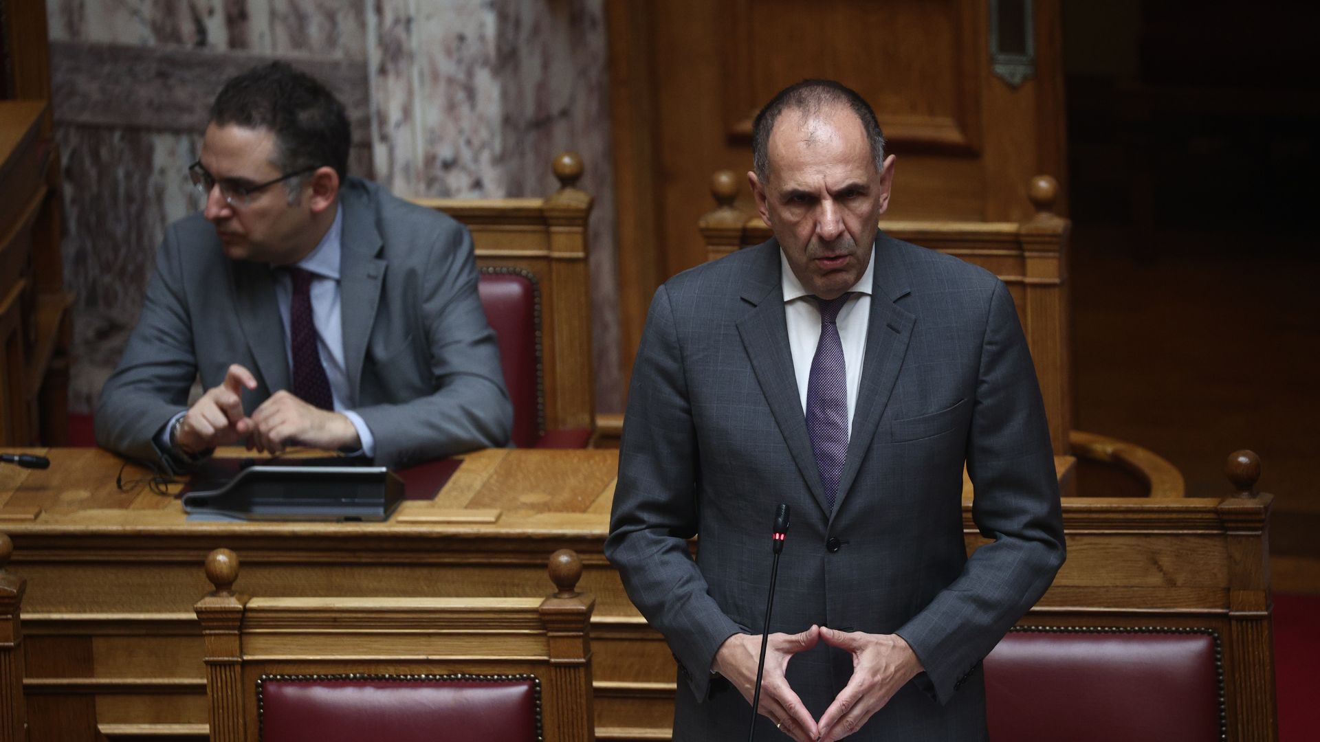 Γεραπετρίτης: Από την υπόκλιση στον Ερντογάν στην απόφαση να κατεβάσει ...