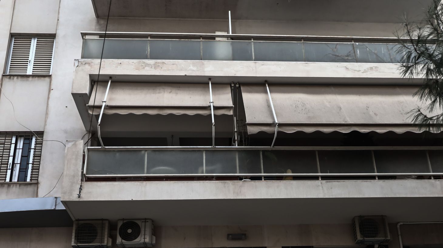 Ακρόπολη: Άφαντος ο σύντροφος της 35χρονης που έπεσε τον 3ο όροφο ...