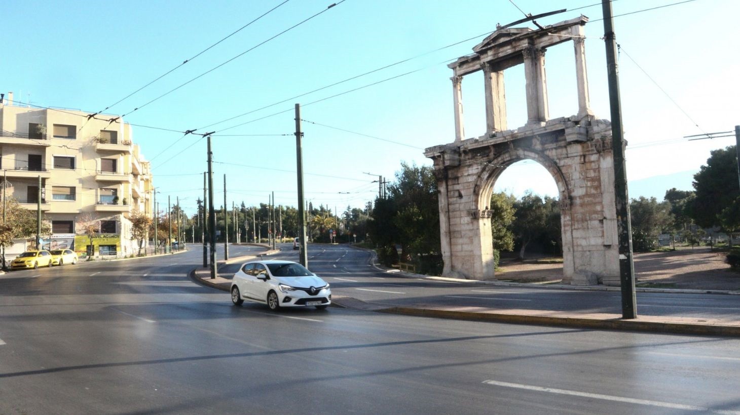 Χριστούγεννα: Έρημη πόλη η Αθήνα – Άδειοι οι δρόμοι στο κέντρο (photos ...