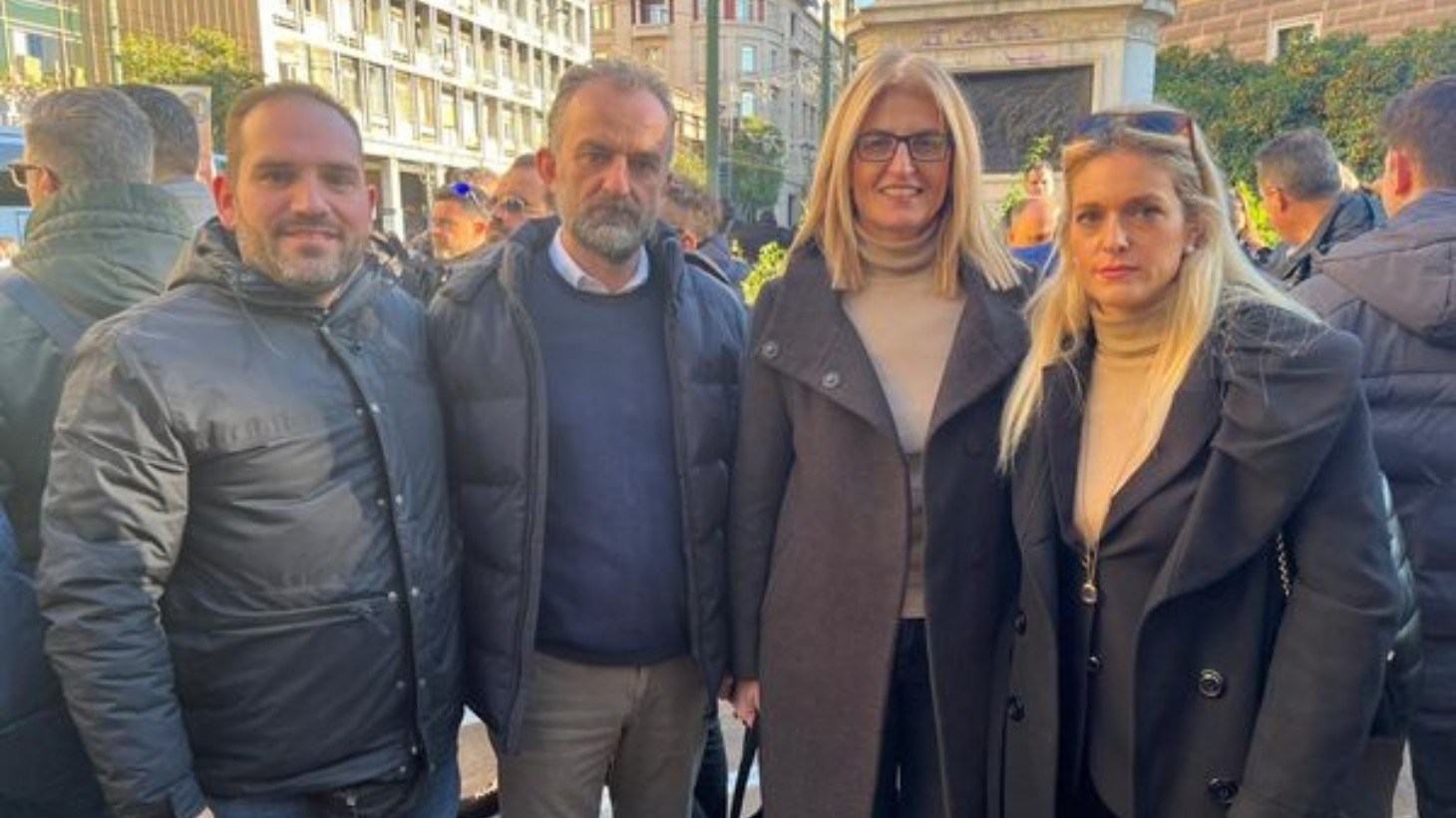 Στο πλευρό των ενστόλων ο ΣΥΡΙΖΑ – Αυγέρη και Θεοδωράκης στην ...