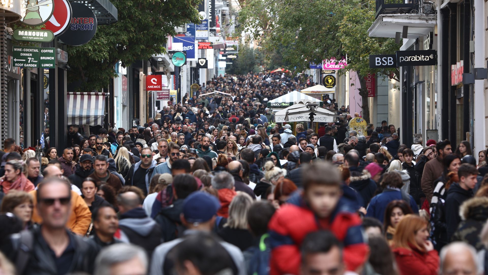 Πρεμιέρα σήμερα για το εορταστικό ωράριο: Πώς θα λειτουργήσουν τα ...