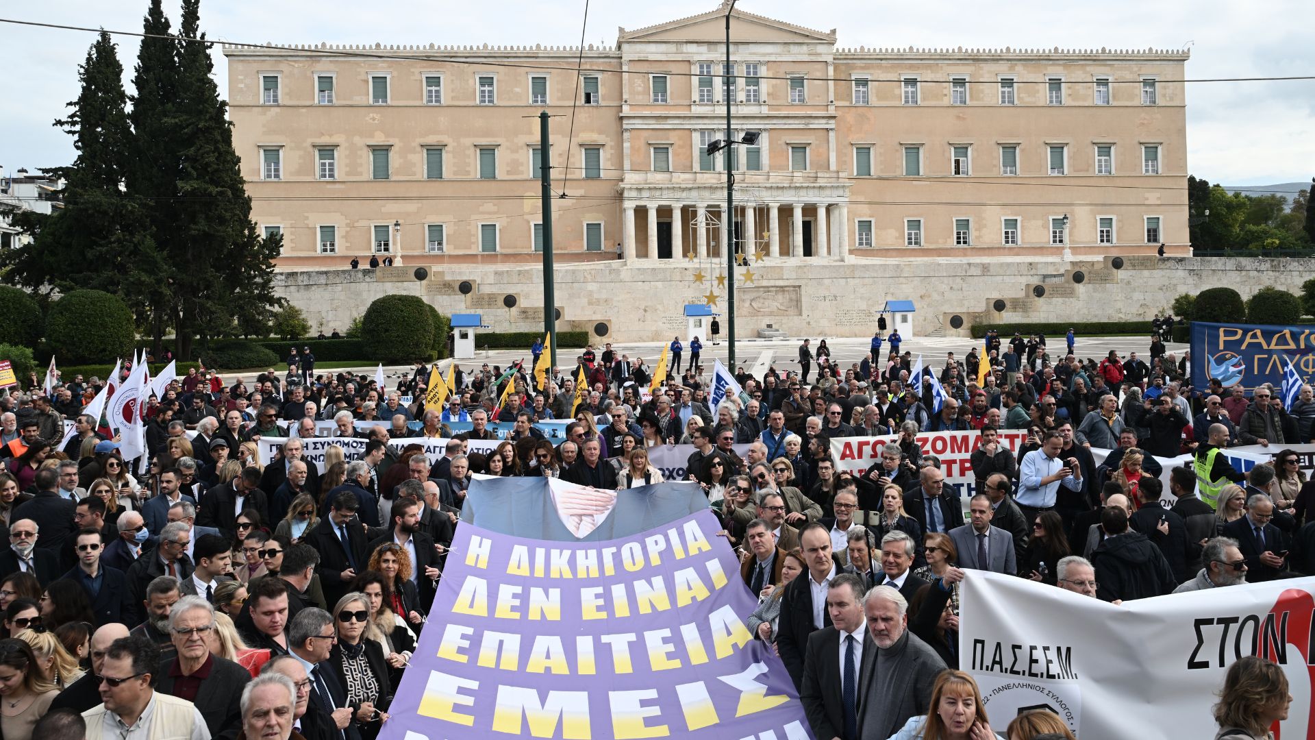 «Όχι» στο φορολογικό νομοσχέδιο από τους ελεύθερους επαγγελματίες ...