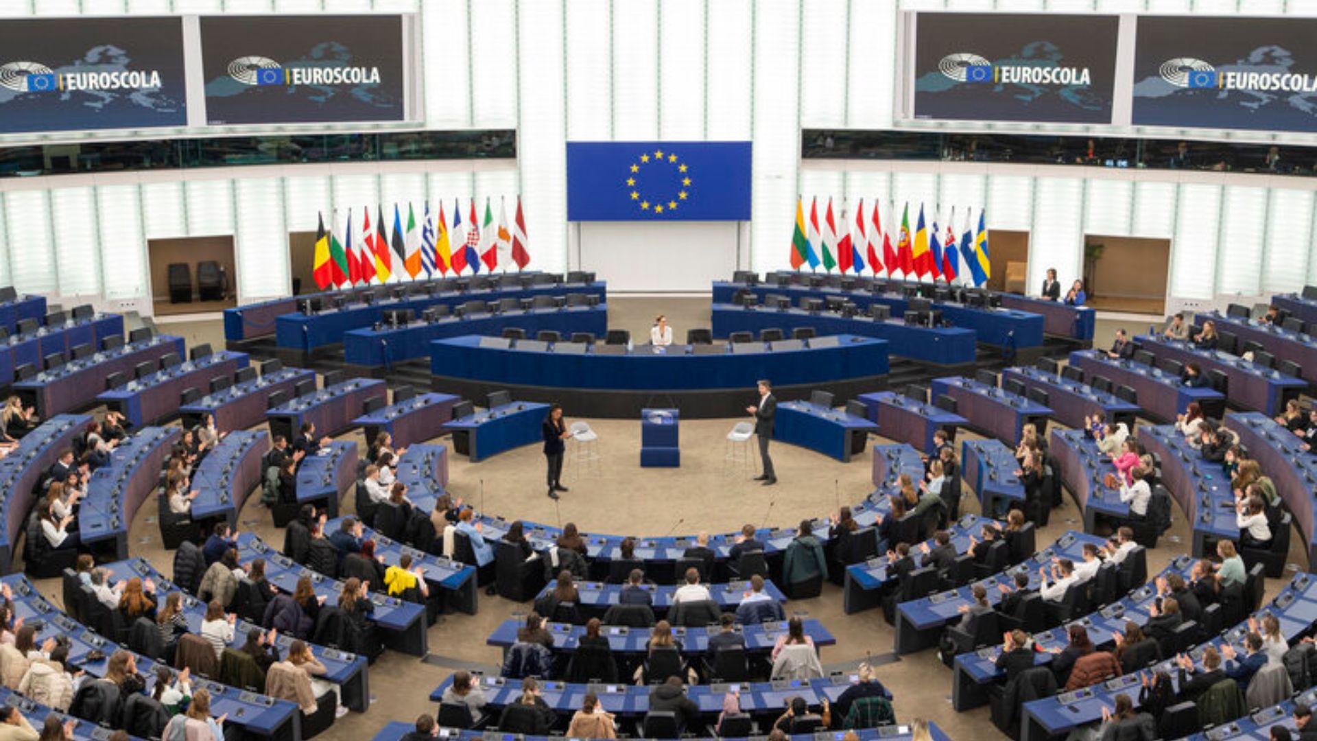Politico: Στα τηλέφωνα δύο ευρωβουλευτών και ενός υπαλλήλου τα ίχνη του ...