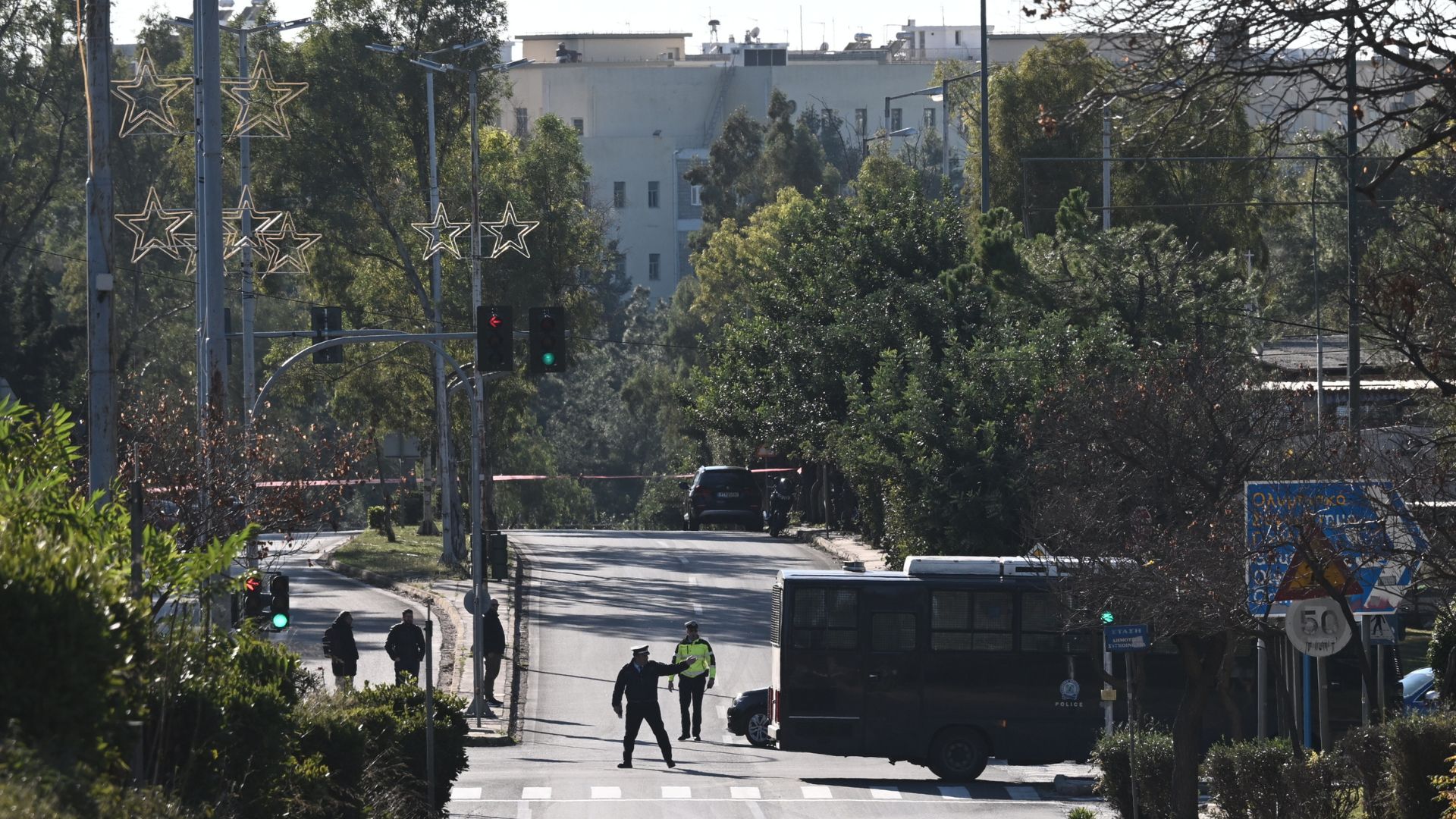 Βόμβα στου Ζωγράφου: Ύποπτο βαν και κάμερες ασφαλείας στο μικροσκόπιο ...