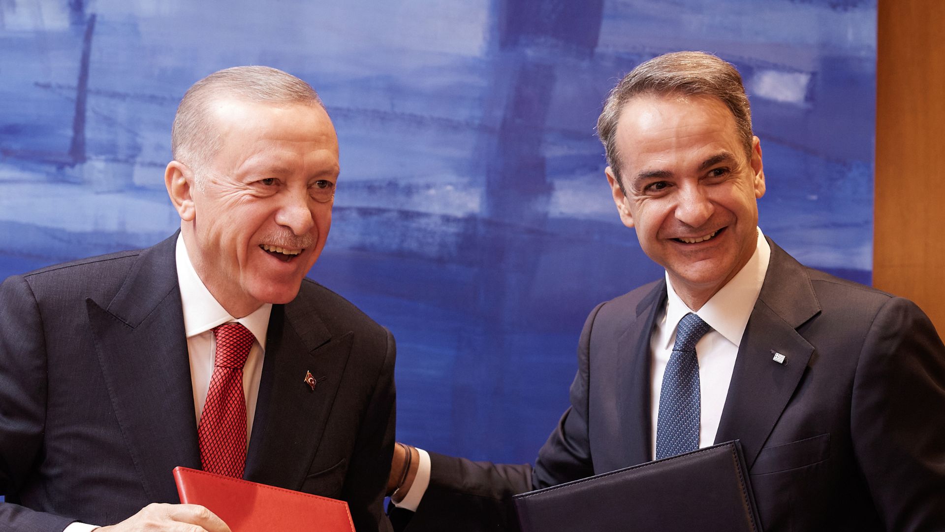 Το 7ωρο ταξίδι του Ερντογάν στην Ελλάδα: Oι συμφωνίες, τα μηνύματα για ...