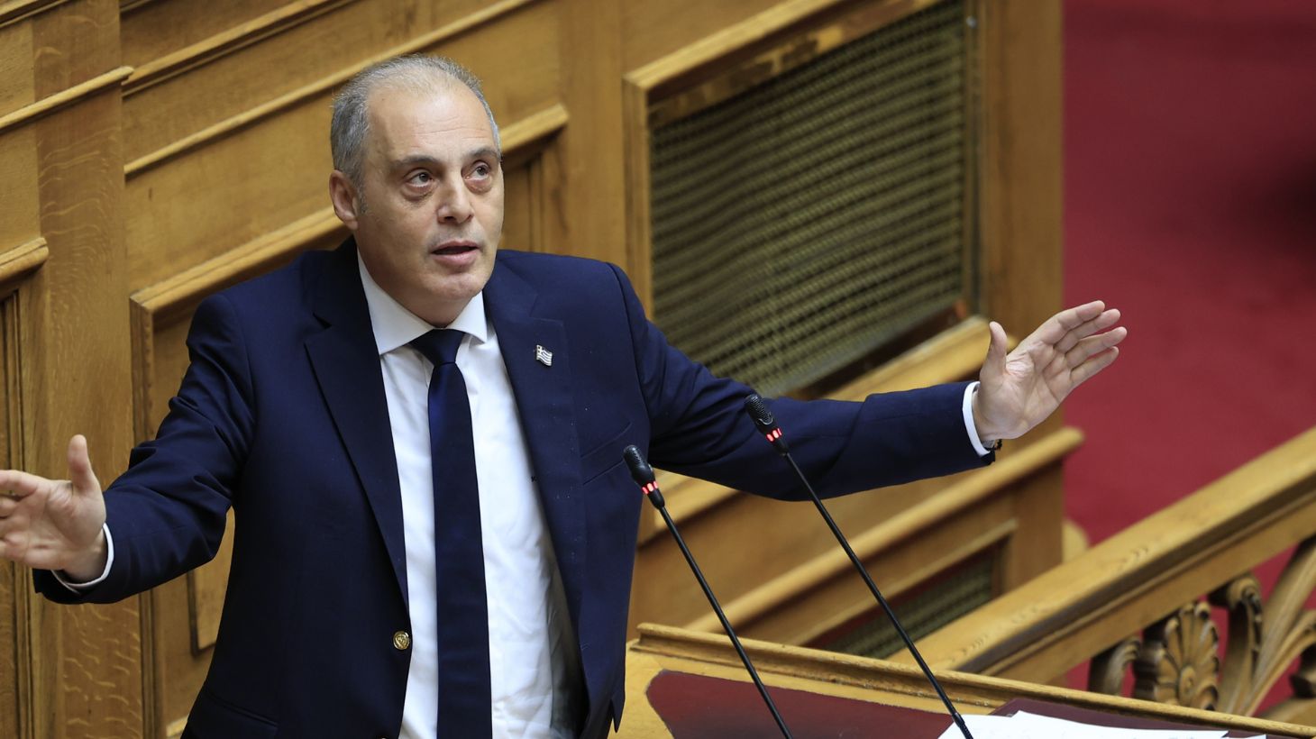 «Πάρτι» Βελόπουλου με Βορίδη στη Βουλή | topontiki.gr