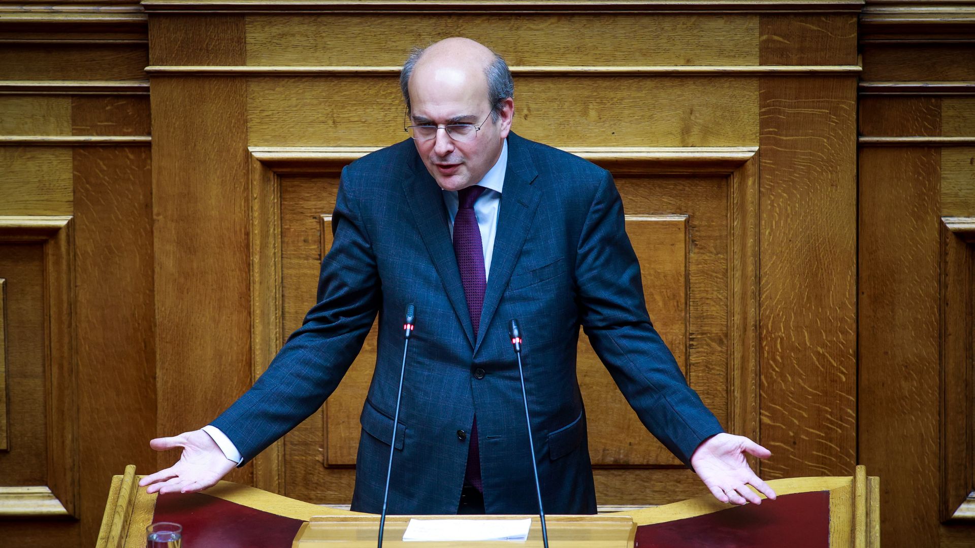 Παραδοχή Χατζηδάκη: Oι φρεγάτες και τα αεροπλάνα στοιχίζουν, γι’ αυτό ...