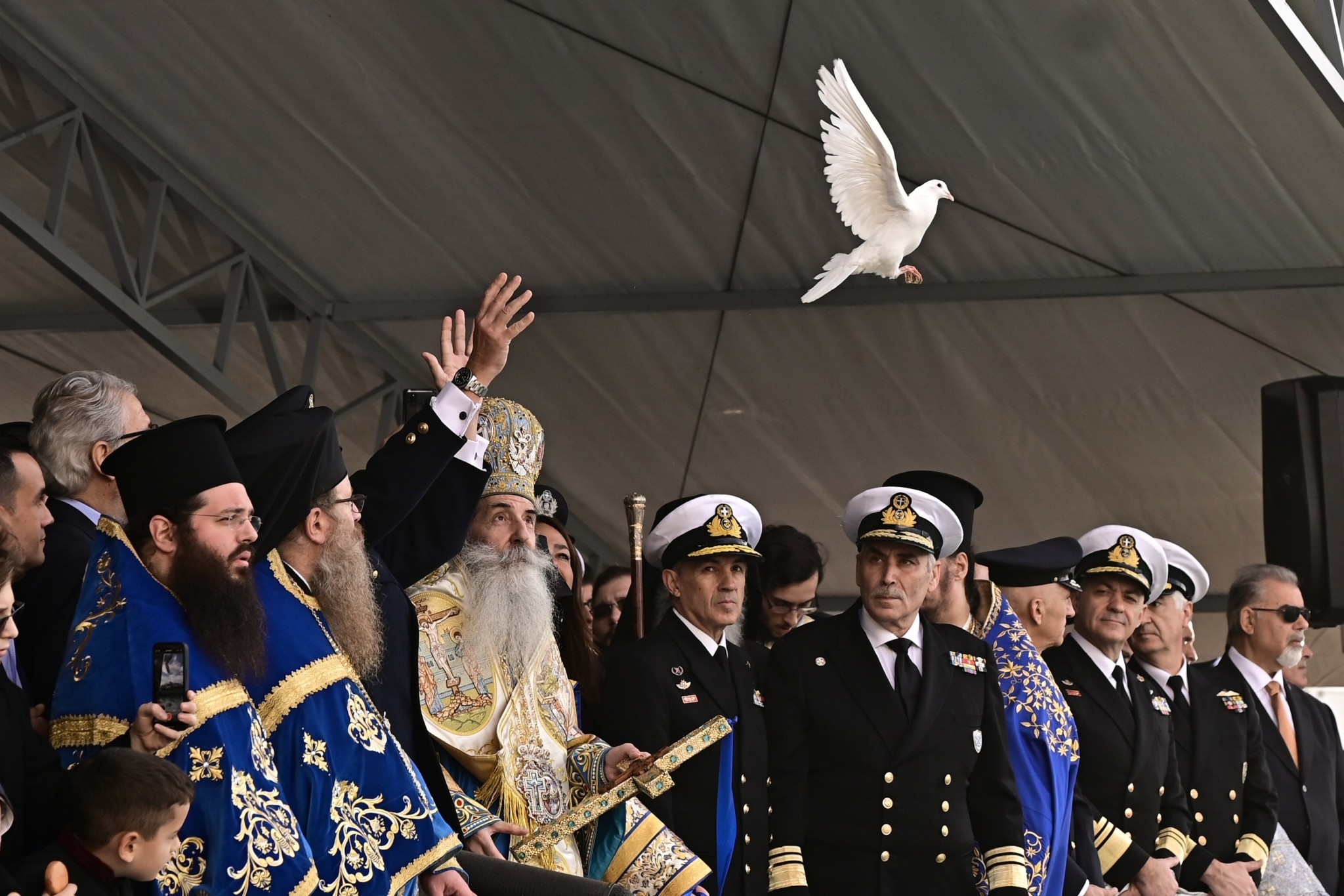 Θεοφάνεια: Με λαμπρότητα ο εορτασμός σε όλη τη χώρα – Παρατράγουδα στα ...