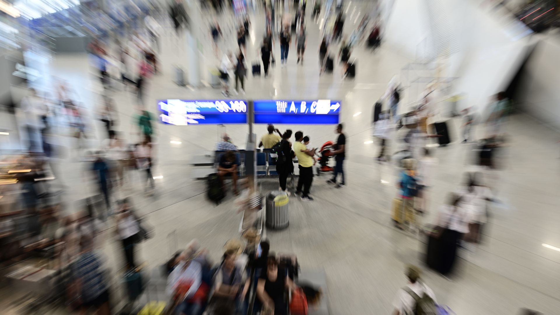Γερμανία: Χάος στα αεροδρόμια λόγω της κακοκαιρίας – Ακυρώσεις και ...