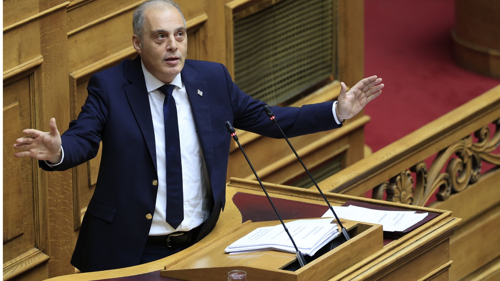 Eπίθεση Βελόπουλου σε Καπουτζίδη: «Πήγε στρατό; Γυάλισε τα πόμολα ...