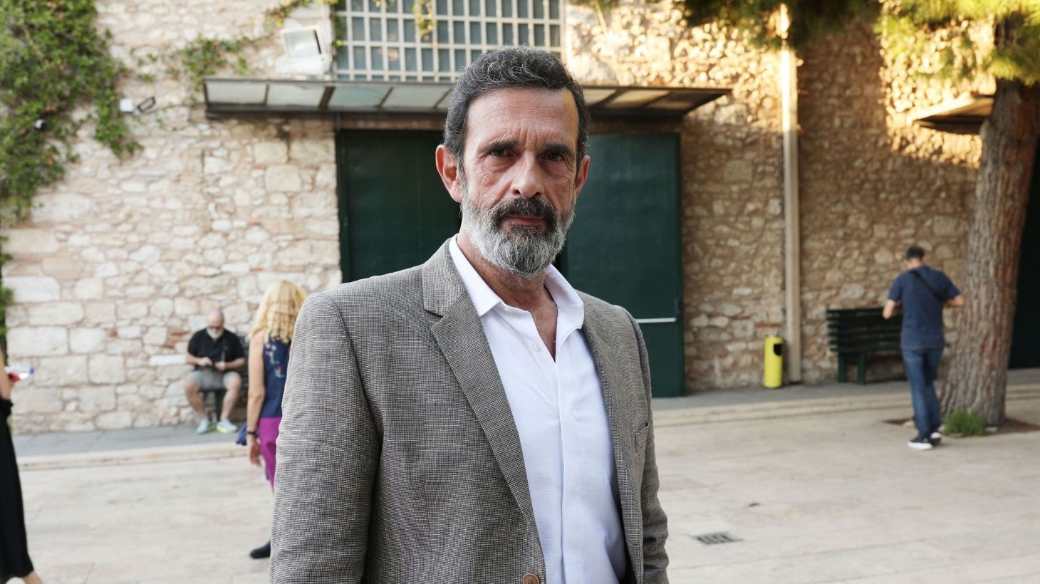 Λεωνίδας Κακούρης: Αποχώρησε ξαφνικά από την παράσταση «Βασιλιάς Ληρ ...