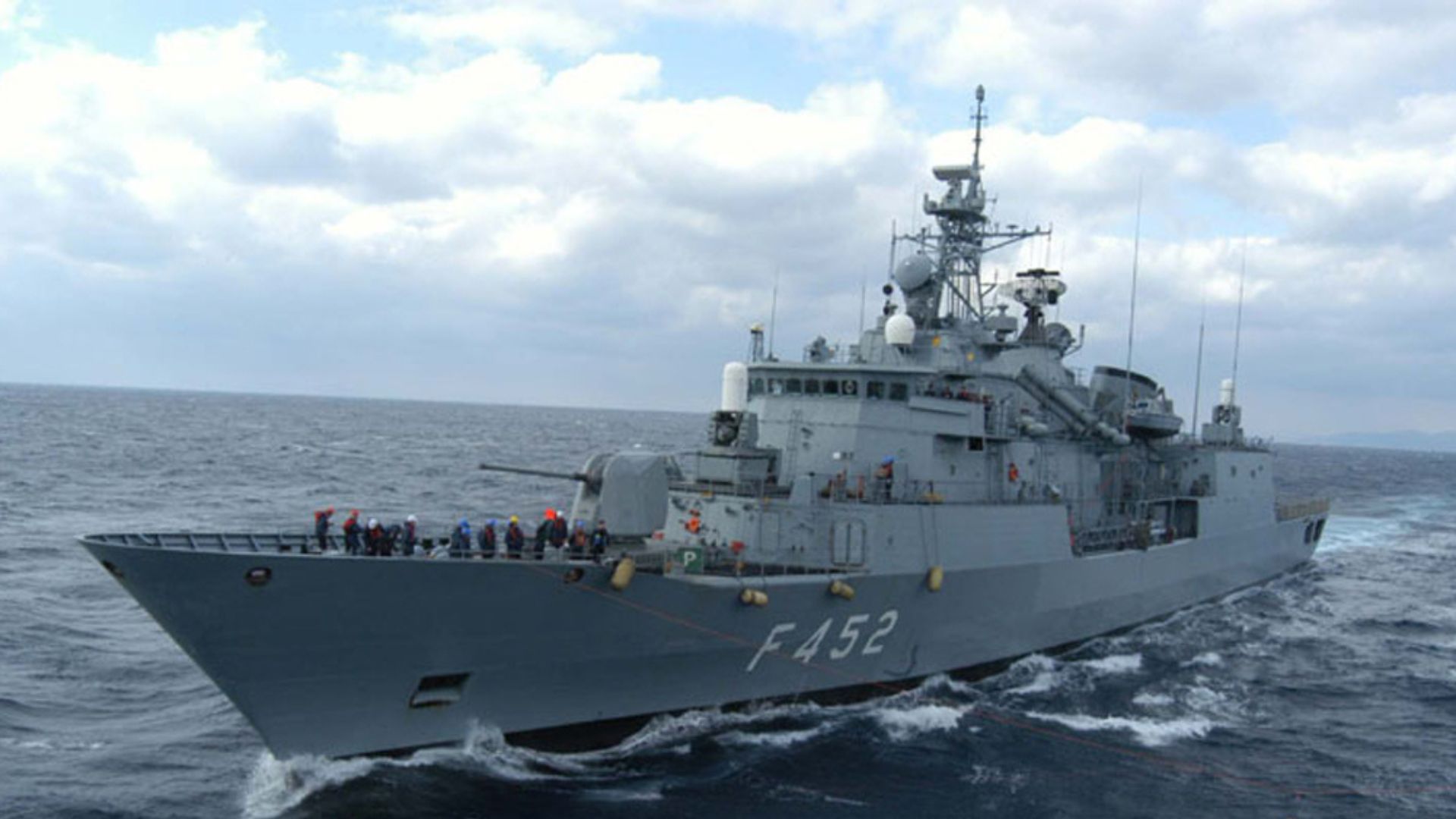 Βάπτισμα του πυρός για την ελληνική φρεγάτα στην Ερυθρά Θάλασσα ...