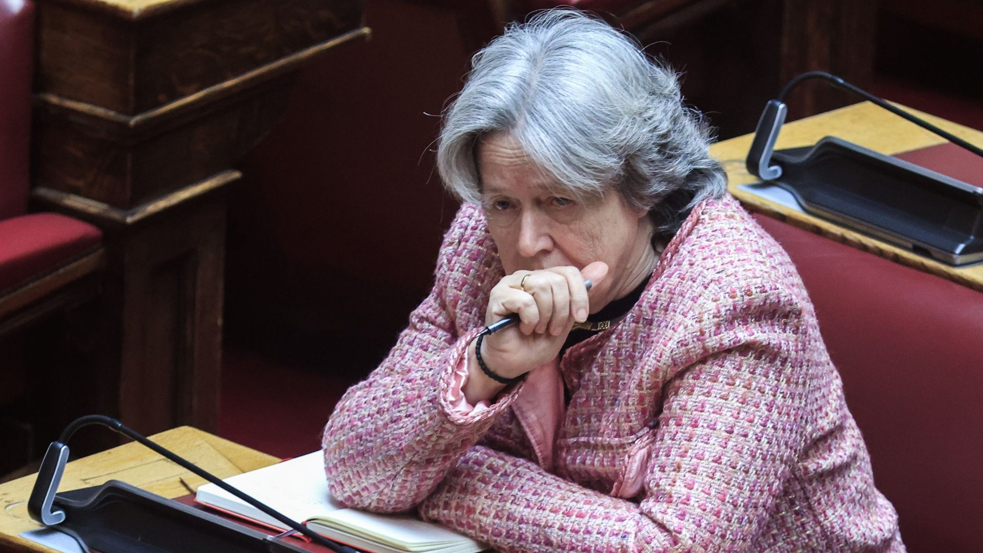 Η Αθηνά Λινού και η «γελοία» κυβερνητική πρόταση για τα ΑΕΙ | topontiki.gr