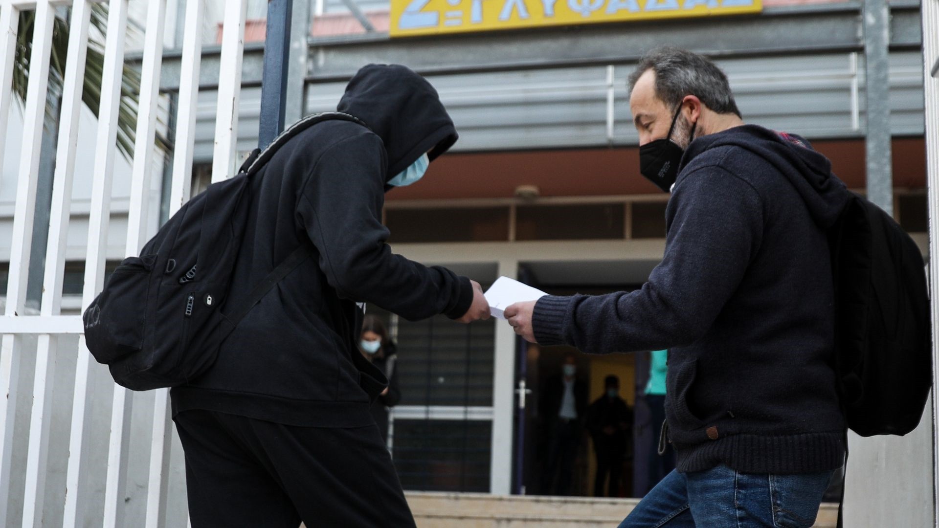 Σχολεία: Τι θα ισχύει με τις απουσίες μαθητών που νοσούν με κορωνοϊό ...