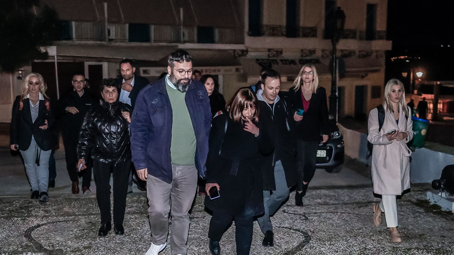Σπέτσες: Ποιοι βουλευτές το’ ριξαν στο τραγούδι μετά το δείπνο στο ...