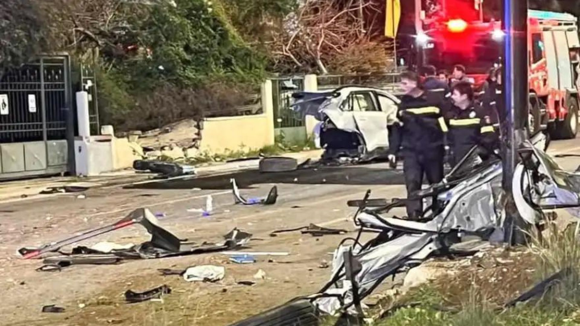 Τραγωδία στη Βουλιαγμένης: Δυστύχημα με δύο νεκρούς και δύο τραυματίες ...