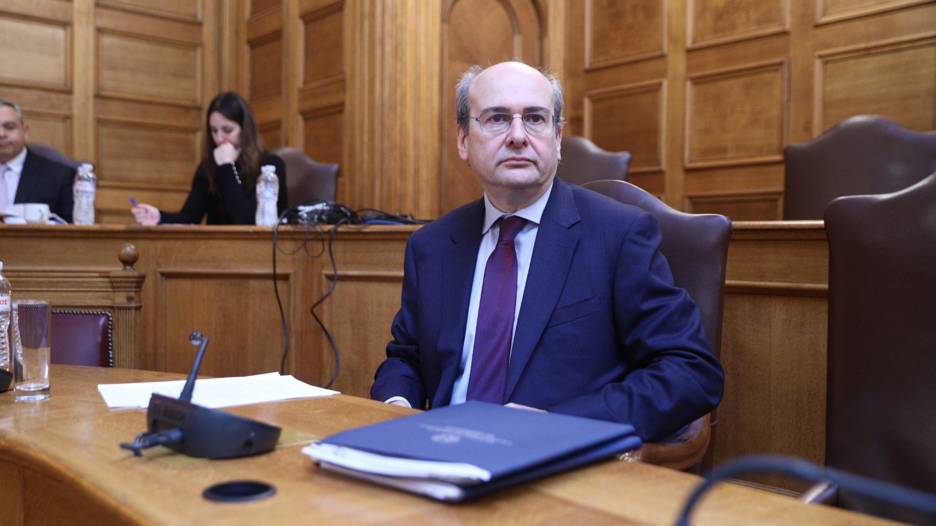 Κωστής Χατζηδάκης: «Δεν είμαι ούτε Άι Βασίλης ούτε Δρακουμέλ – δεν θα ...