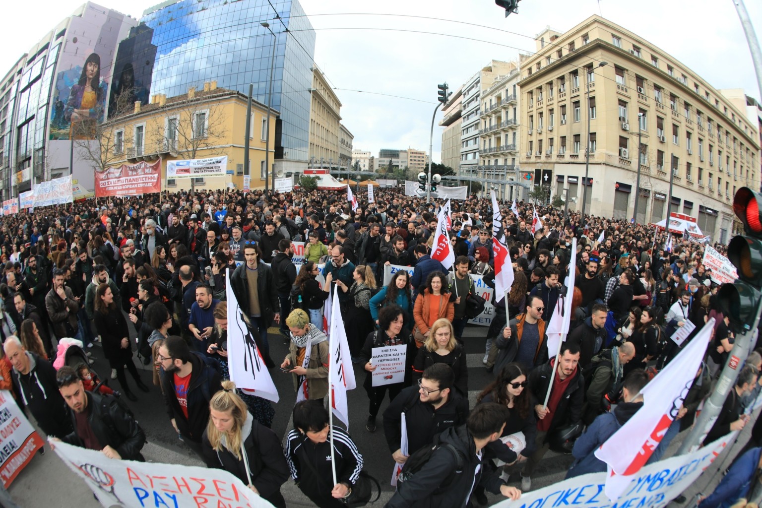 Λαοθάλασσα οργής για το έγκλημα στα Τέμπη – Δεκάδες χιλιάδες ζήτησαν ...