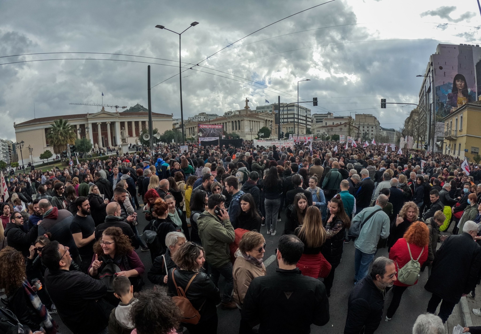 Λαοθάλασσα οργής για το έγκλημα στα Τέμπη – Δεκάδες χιλιάδες ζήτησαν ...