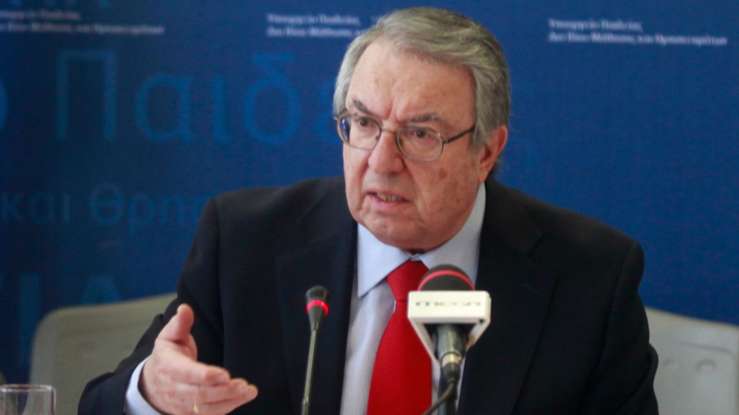 Ο Μπαμπινιώτης προτείνει να καταργηθούν οι Πανελλαδικές: «Είναι αδικο ...