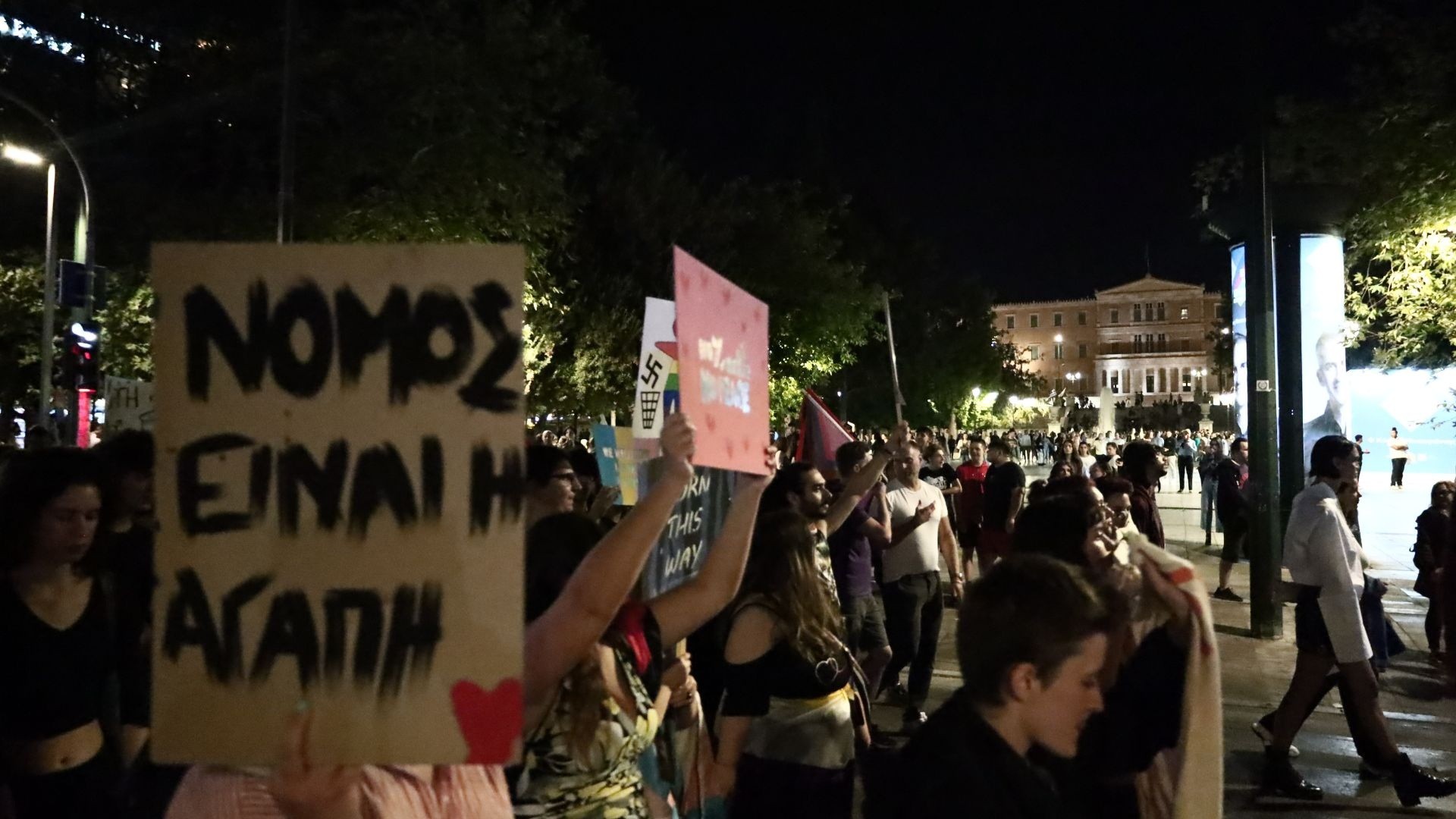 New York Times: Η Ελλάδα γίνεται η πρώτη ορθόδοξη χώρα που θα επιτρέψει ...