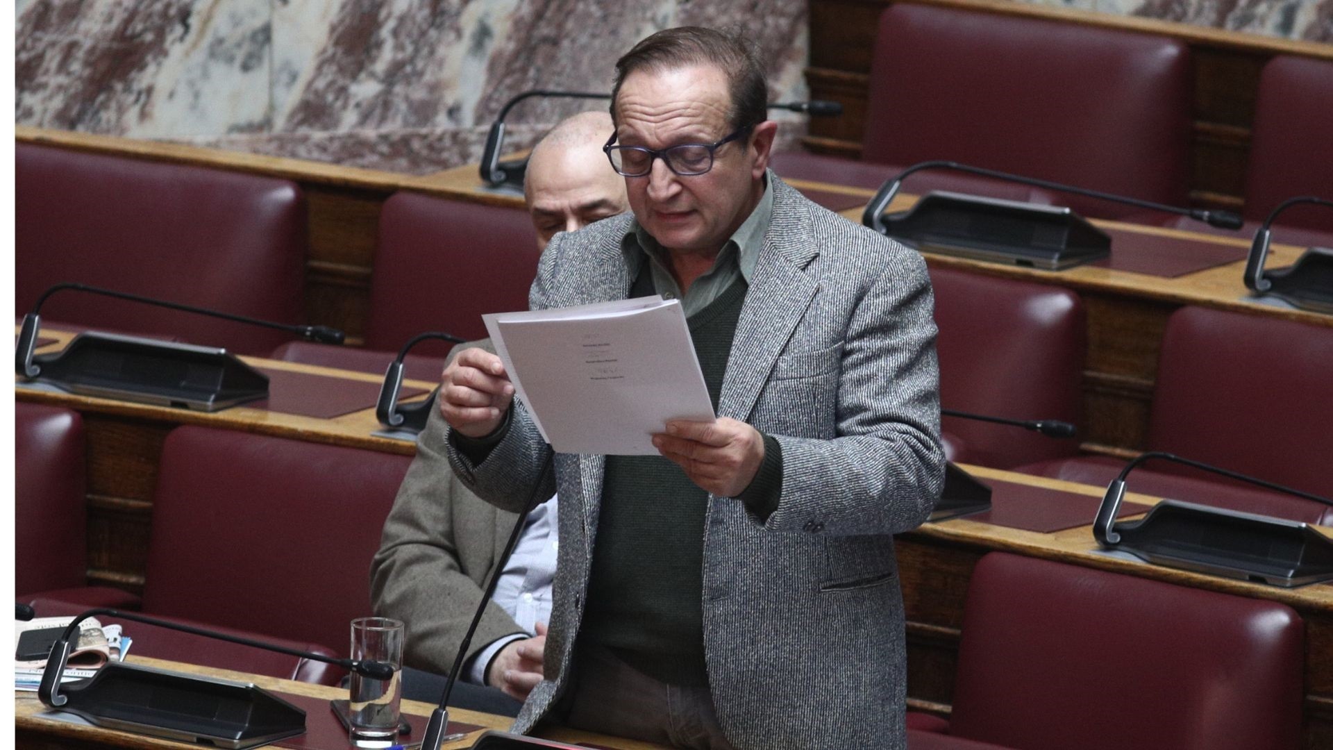 Μπιμπίλας στη Βουλή: «Να έρθει η εκκλησία να μας πει πόσοι είναι γκέι ...
