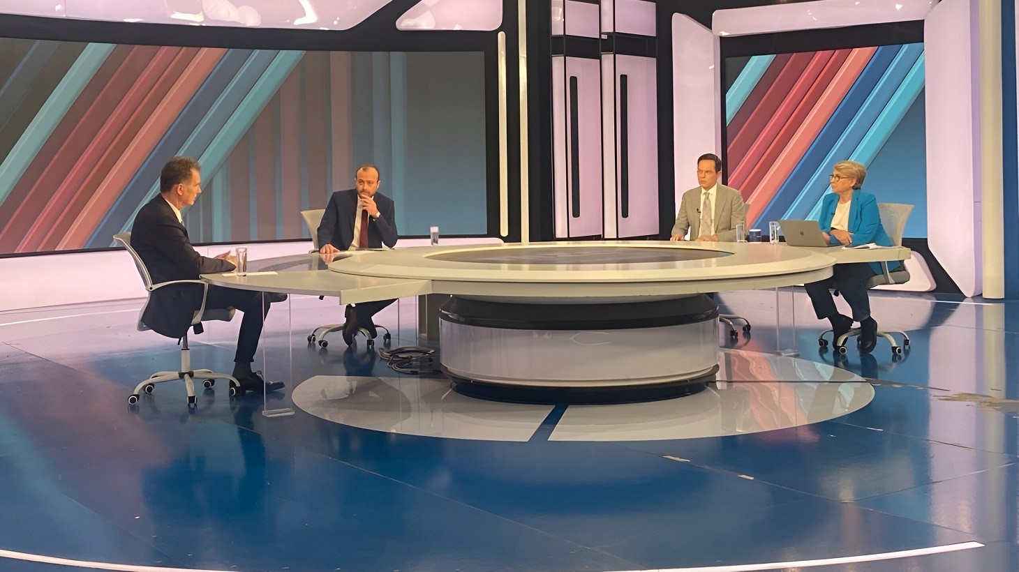 Νίκος Παπανδρέου: «Η κυβέρνηση δεν εισάγει μη κρατικά πανεπιστήμια αλλά ...