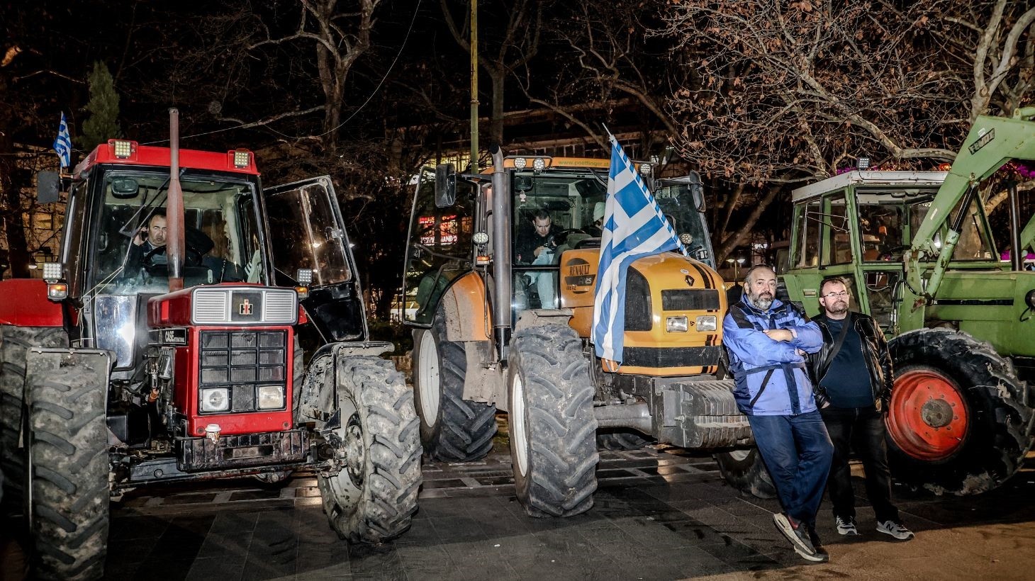 Παραμένουν στα μπλόκα οι αγρότες – Συνεχίζουν τις κινητοποιήσεις τους ...