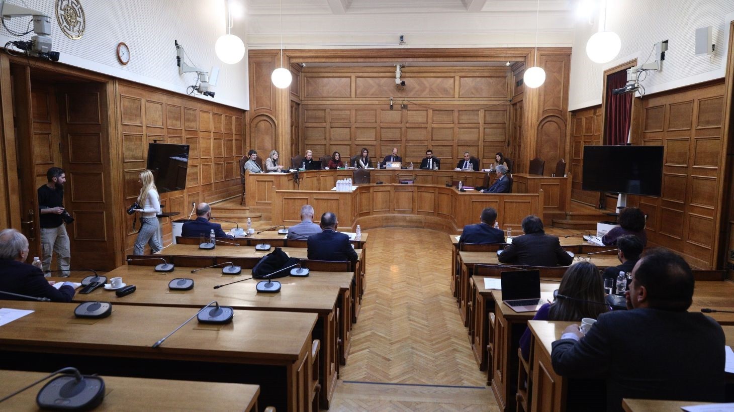 Η εμμονή του ΚΚΕ με την εξεταστική για τα Τέμπη και η περίεργη συμφωνία ...