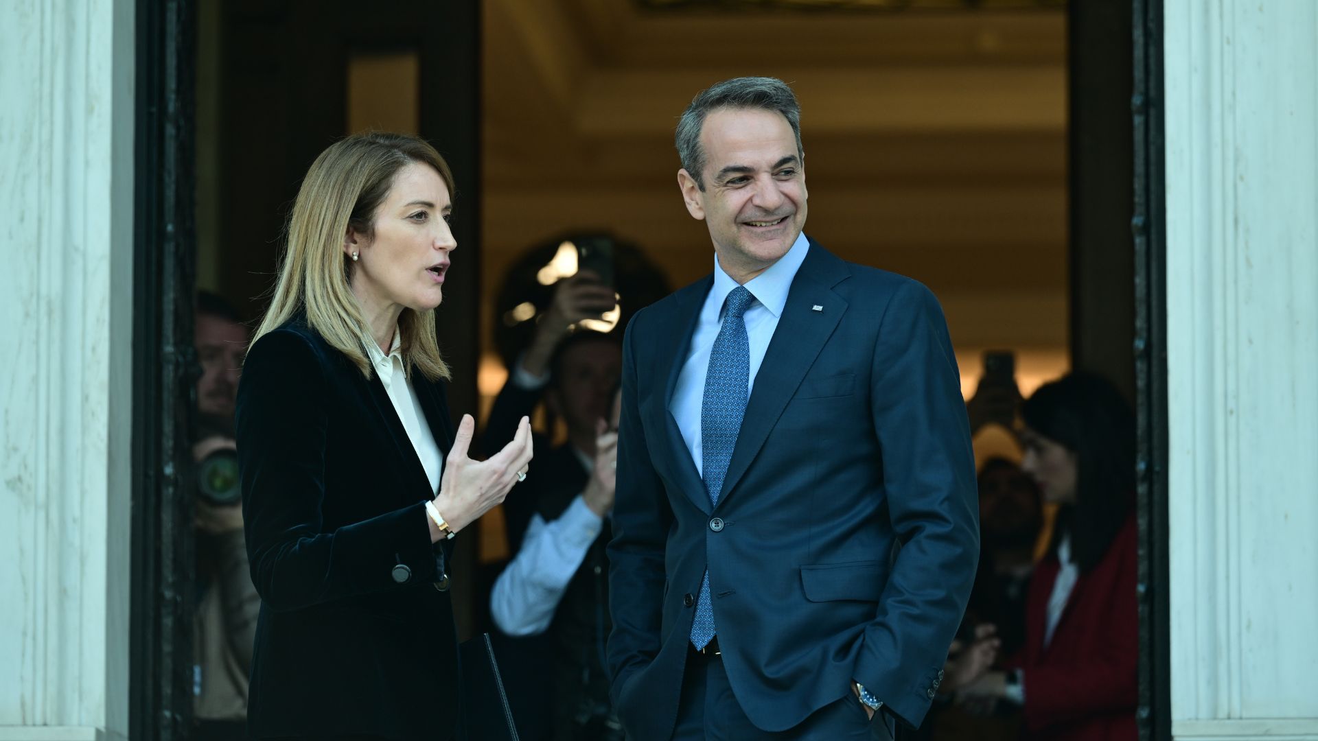 Κυβέρνηση: Σόου με τη Μέτσολα για να «ξεχαστεί» το ψήφισμα της ...