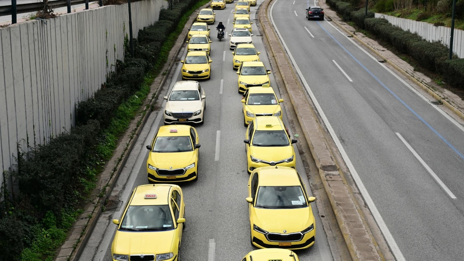 ΑΑΔΕ: Τελευταία διορία για την ειδική σήμανση POS στα ταξί | topontiki.gr