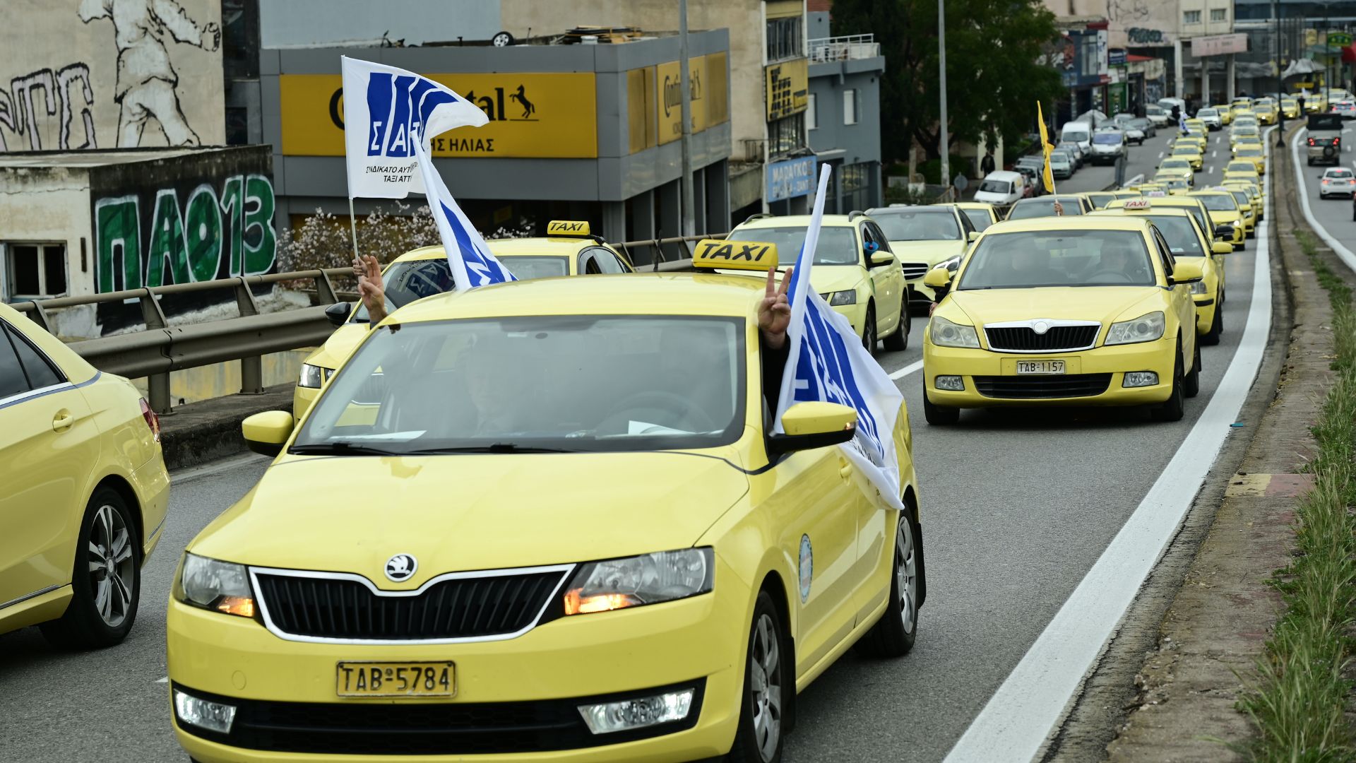 Απεργία ταξί: Τραβούν «χειρόφρενο» τα μεσάνυχτα για 18 ώρες οι οδηγοί ...