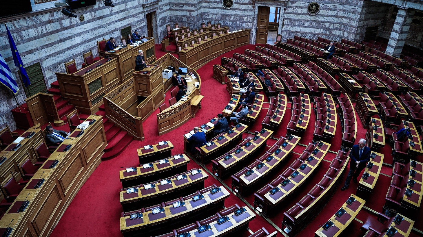 Βουλή: «Πέρασε» το νομοσχέδιο για την οπαδική βία και η τροπολογία για ...