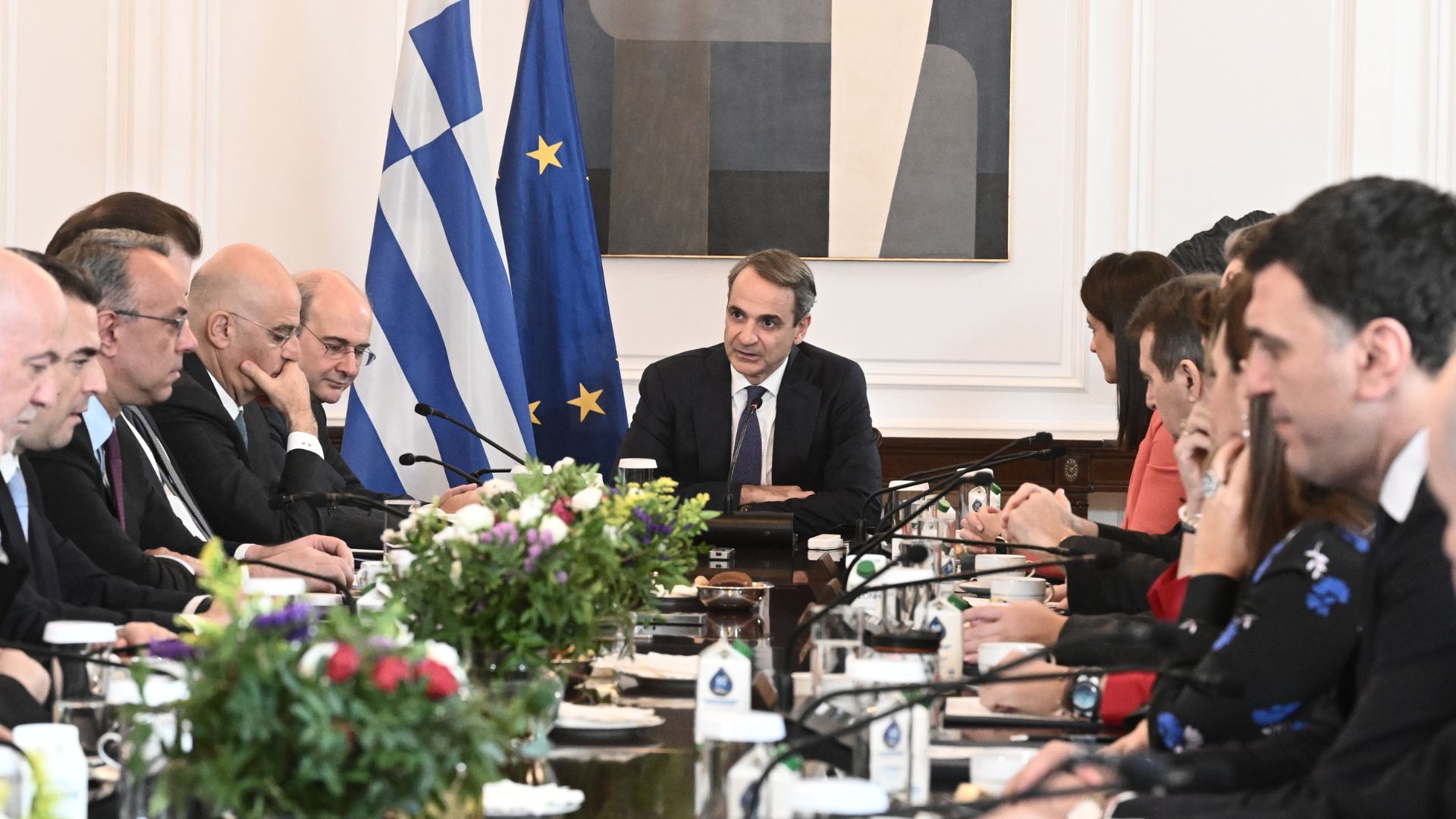 Υπουργικό Συμβούλιο: Στο επίκεντρο η ακρίβεια, με τις δημοσκοπήσεις να ...