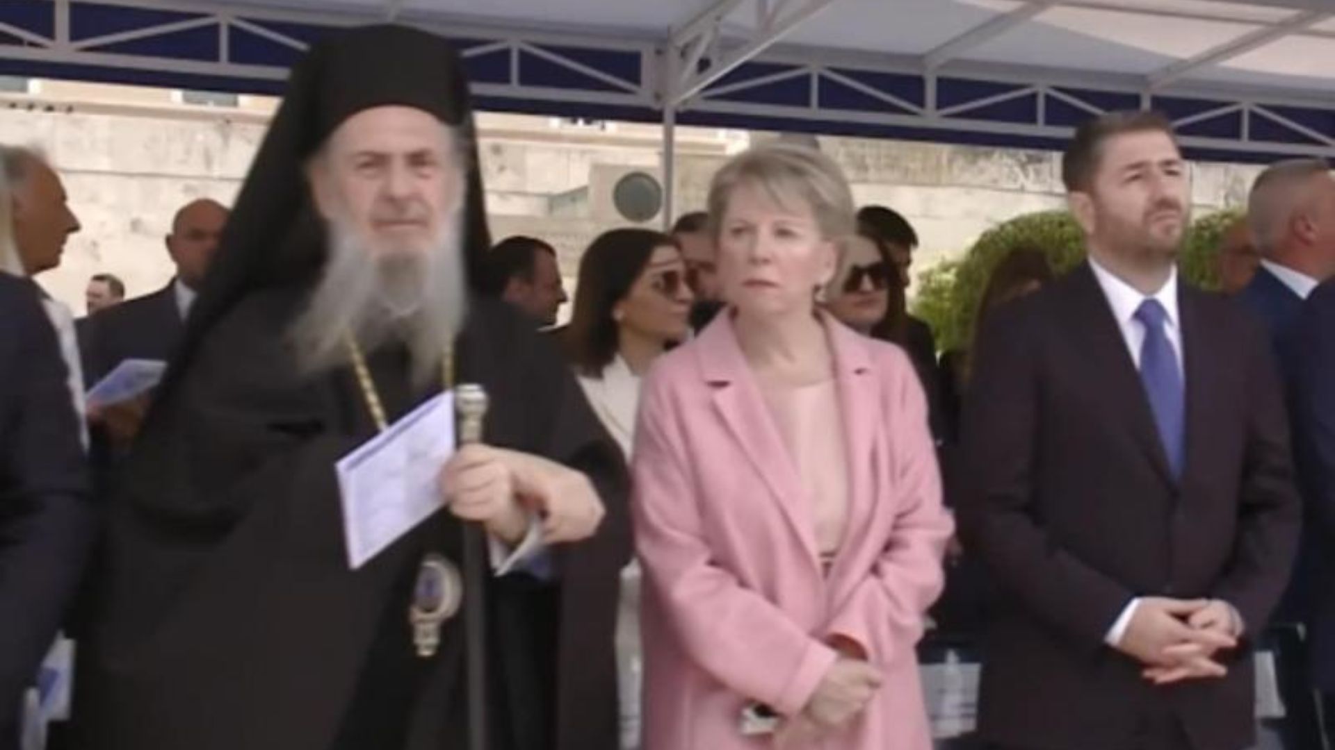 Καταγγέλλει την ΕΡΤ η Έλενα Ακρίτα: Την «έκοψε» από τις παρελάσεις ...