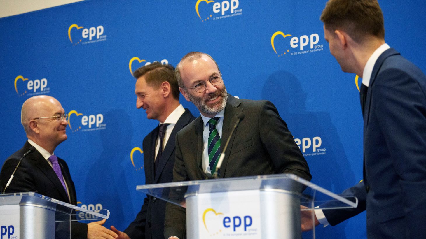 Συνέδριο ΕΛΚ: Σε πρώτο πλάνο φον ντερ Λάιεν και σε δεύτερο πλάνο οι ...